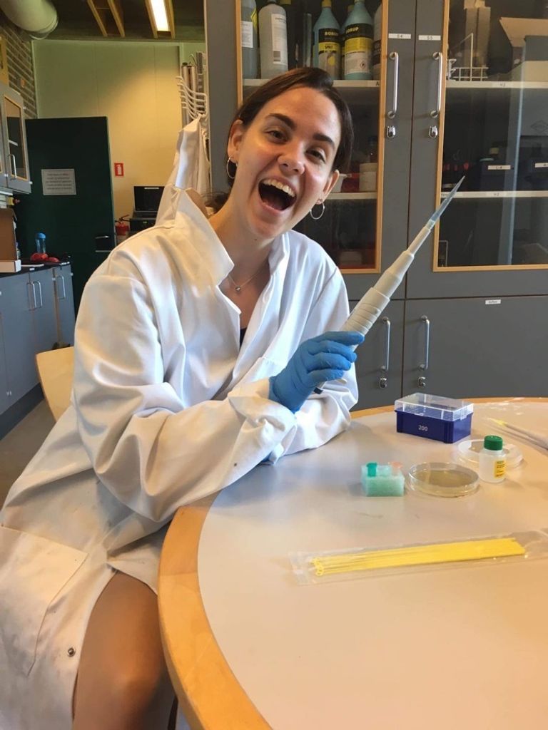 Choosing a Master's degree: Lab coat or a Pen? - Study in Sweden